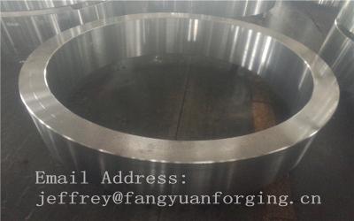 Chine Le récipient à pression inoxydable maintiennent le traitement thermique forgé d'anneaux d'acier à vendre