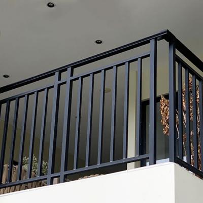 China Decorative Panel Custom Fencing Gate with 5.8-6.0M Length T5 Black Aluminum Railing for sale