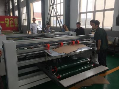 Cina Doppi pezzi che tagliano piegatura a stampo tagliente ondulata del cartone e che incollano macchina in vendita