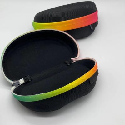 Chine Caisse texturisée de lunettes de soleil de traction de tirette en métal de sports portatifs pliables multifonctionnels de pression-résistance de couleur d'éblouissement à vendre