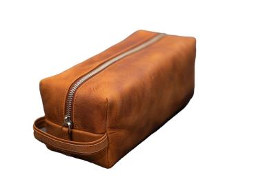 China Toiletry Bag, PU Bag Factory Supply Toiletry Bag Travel Large Capacity Cosmetic Bag Men'S Hand-Held Genuine Leather Retro DOPP KIT for sale