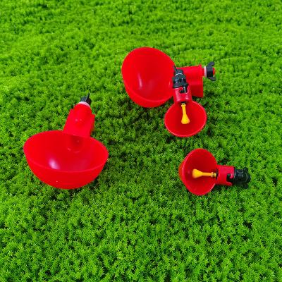 China Taça de bebida de frango lavável de plástico automático Design redondo à venda