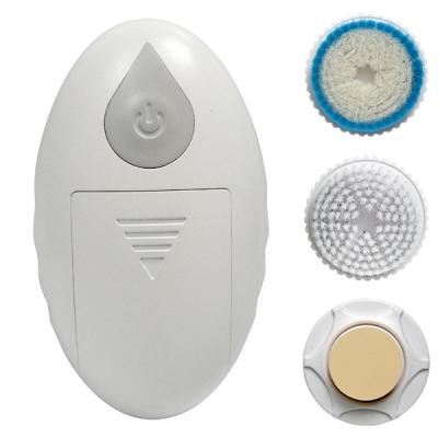 China Escova de limpeza da pele elétrica Handheld com 3 cabeças para profundamente limpo à venda