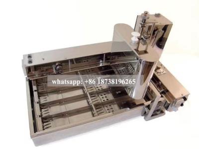 Cina Ciambella automatica tetrastica di nuova progettazione mini che fa macchina, macchina elettrica del creatore della ciambella della piccola famiglia in vendita
