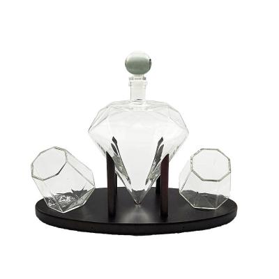 Cina struttura di legno di 1000ml Diamond Shaped Glass Bottle With in vendita