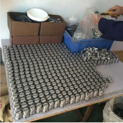 Κίνα 8 συνδετήρας 28mm σωλήνων αργιλίου μορφής αργυροειδές χρώμα Dia για το σωλήνα 1.2MM/1.7MM προς πώληση