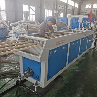 中国 4 穴型PVCパイプ生産ライン パソコン化PVCチューブ製造機械 販売のため