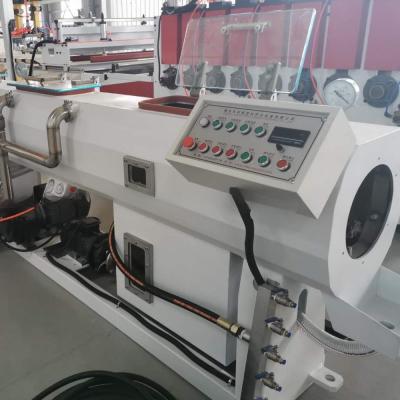 Chine Une machine d'extrusion de tuyaux HDPE à alimentation unique pour une production attrayante à un prix raisonnable à vendre