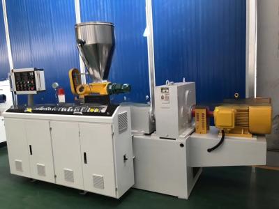 China Op maat gemaakte twee / vier holte pvc-geleidingsbuisproductielijn voor de productie van uitlaatbuizen Te koop