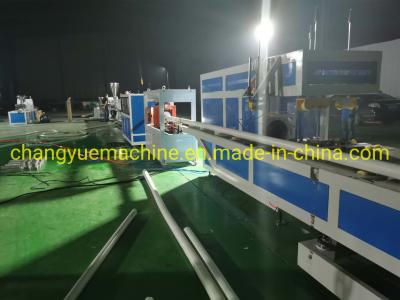 China Productielijn voor geautomatiseerde PVC-waterbuizen/extrusielijn met aparte type-extruder Te koop