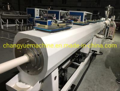 Cina Fornitura UPVC linea di estrussione di tubi di drenaggio dell'acqua con clienti di PVC tubo di produzione di macchine in vendita