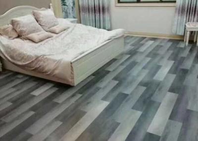 中国 湿気がある証拠のホテル5mmの堅い中心SPCのビニールのフロアーリング 販売のため