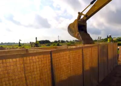 中国 低炭素の鋼線の網のGabion Hescoの要塞の障壁antirust 610mm Highth 販売のため