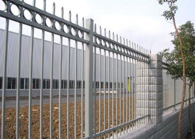 Cina chiusura di alluminio bianca di Galvanized Steel Metal del recinto di inferriata del ferro battuto di 2.0m in vendita