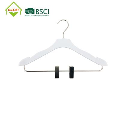 China No deslice las suspensiones de capa plásticas ajustables del clip de los 36x26cm en venta