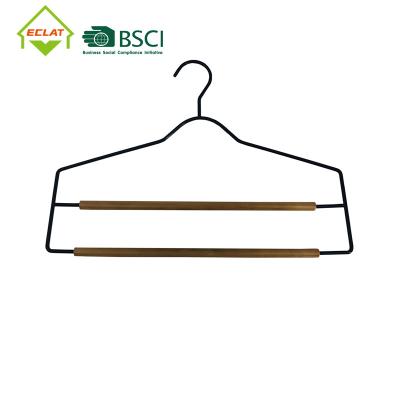 Chine Cintres en bois solides de pantalon de 2 couches, cintre en bois de culotte en métal avec la barre de verrouillage à vendre