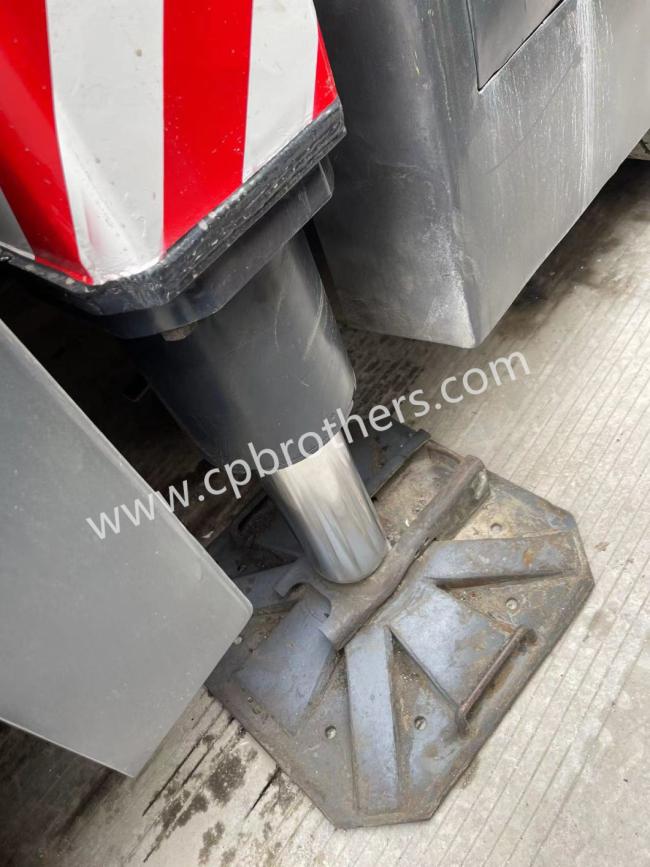 Second Hand All-Terrain 2010 Zoomlion 220ton mobile Truck Crane