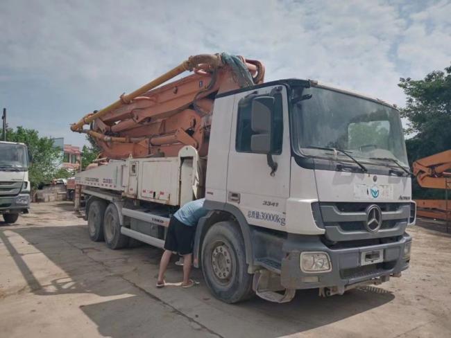 Construction Machinery 40 Meter with 5 Boom Sections Concrete Pump