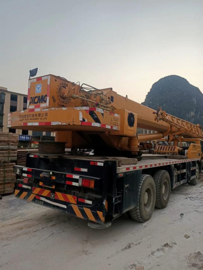 2012 Xg Truck Crane of 30ton