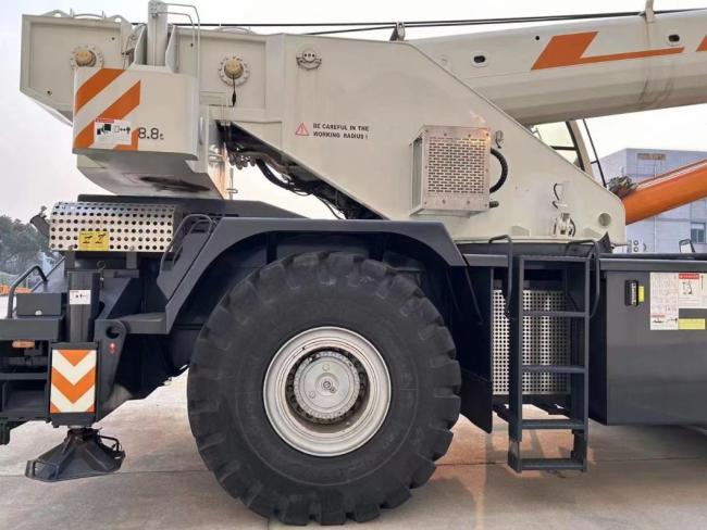 Beautiful Looking Zoomlion 75ton Mobile Cran Construction Equipment