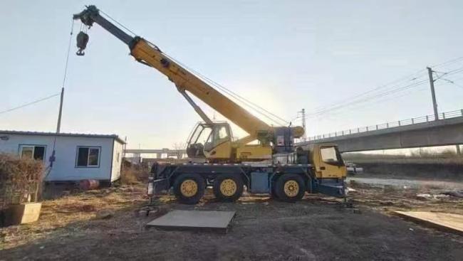 in 2006, Grove Motor Mobile Crane Has a Maximum Lifting Capacity of 60 Tons and Is Sold at Active Price