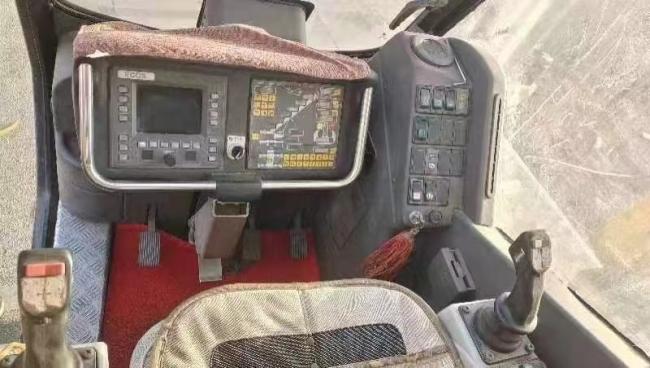 in 2006, Grove Motor Mobile Crane Has a Maximum Lifting Capacity of 60 Tons and Is Sold at Active Price