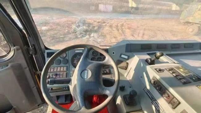 in 2006, Grove Motor Mobile Crane Has a Maximum Lifting Capacity of 60 Tons and Is Sold at Active Price