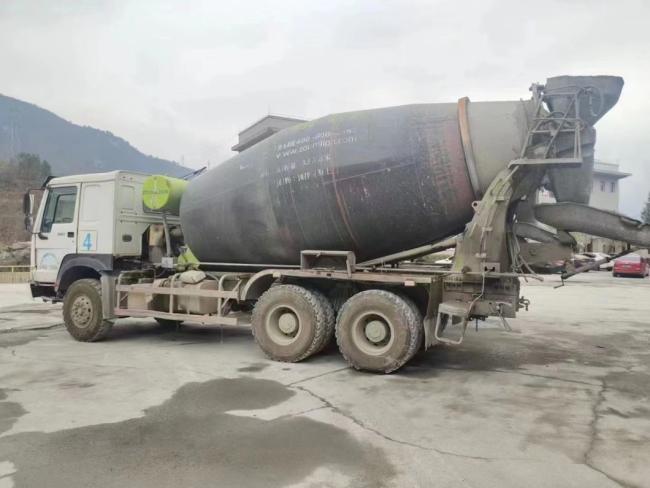 2017 Zoomlion 12m3 Mixer on HOWO 6*4 Truck Concrete-Mixer Truck
