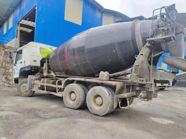 2017 Zoomlion 12m3 Mixer on HOWO 6*4 Truck Concrete-Mixer Truck