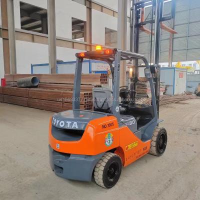 Κίνα Τόιοτα 8F30 Φορκοστάσιο Χρησιμοποιημένη μηχανή ντίζελ εύλογη για καταστήματα δομικών υλικών προς πώληση