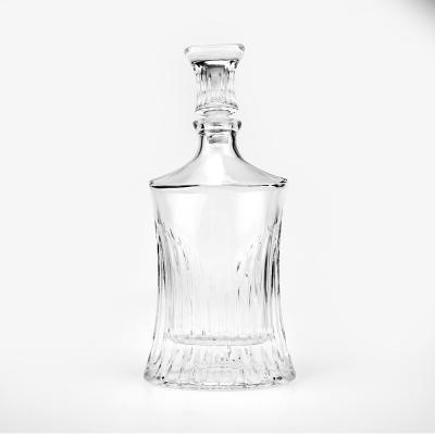 Chine Élégance de verre de vin rouge de verre de vodka de liqueur dégustation décanteur de whisky avec couvercle en verre à vendre