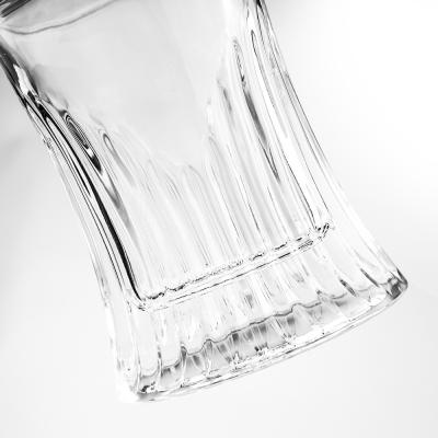 Chine Élégance de verre de vin rouge de verre de vodka de liqueur dégustation décanteur de whisky avec couvercle en verre à vendre