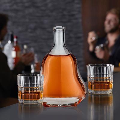 Chine Bouteille en verre de whisky en forme unique de 500 ml pour les spiritueux Acceptable OEM/ODM à vendre