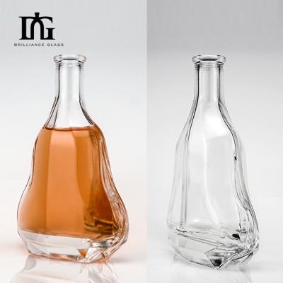 Chine Bouteille en verre de whisky en forme unique de 500 ml pour les spiritueux Acceptable OEM/ODM à vendre