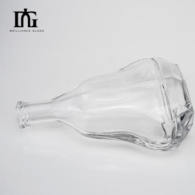 Chine Bouteille en verre de whisky en forme unique de 500 ml pour les spiritueux Acceptable OEM/ODM à vendre