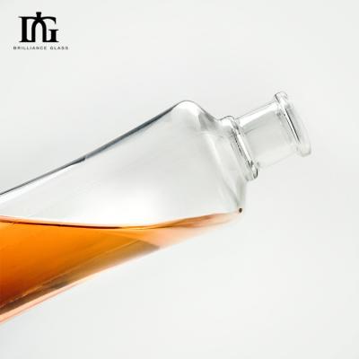 Chine 500 ml de bouteille de vin en verre de style vintage Whisky avec le logo du client acceptable à vendre