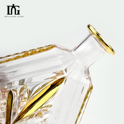 Chine Bouteille de vin sans plomb verre 650 ml bouteille de bière noire bouchon pour décanteur de whisky à vendre