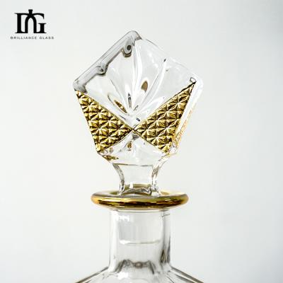 Chine Bouteille de vin sans plomb verre 650 ml bouteille de bière noire bouchon pour décanteur de whisky à vendre