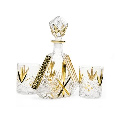 Chine 500 ml 17 oz classique en forme irrégulière de bordure en verre d'or Décanteur de liqueur pour le vin Bourbon Tequila à vendre