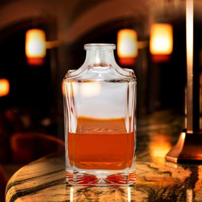 Chine Une bouteille de vin en verre cristallin en gravure à la main, incontournable pour tous les amateurs de whisky à vendre