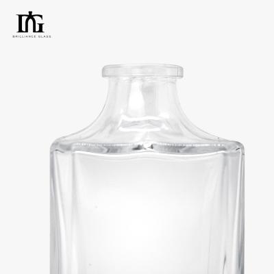 Chine Une bouteille de vin en verre cristallin en gravure à la main, incontournable pour tous les amateurs de whisky à vendre