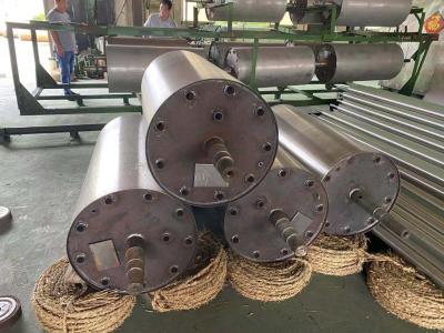 Cina 1300 Tipo elettrico di riscaldamento a rulli di acciaio composito, rivestimento della superficie del rollo con trattamento della superficie a specchio in vendita