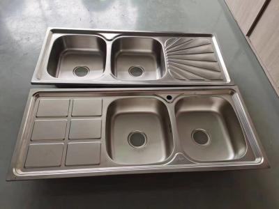 Cina Scavo da cucina in acciaio inossidabile con calibro 18 e sovrafflusso incluso in vendita