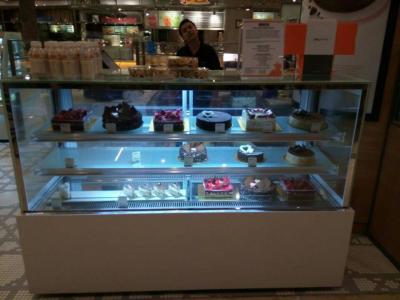 China Congelador quadrado luxuoso 1800 x da exposição do bolo do estilo iluminação da baixa energia 650 x 1240 à venda