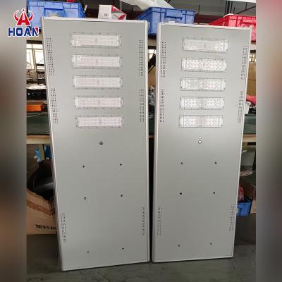 China 2025 120w Solar Street Lamp 18ah Lifepo4 Ip65 Super Bright Integrated All in One Solar Street Light With Inbuilt Batteries for sale