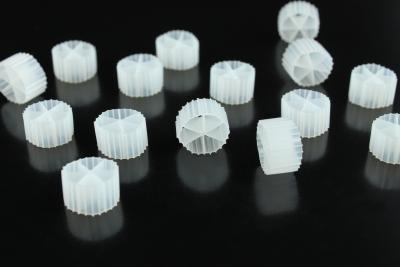 중국 백색 색깔과 버진 HDPE 물자를 가진 활성화된 MBBR 생물 매체 K1 판매용