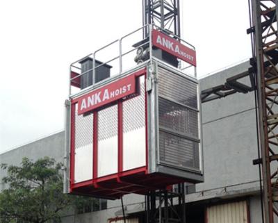 中国 キーボードのパネル工法の建物の起重機のエレベーター、ラック・ピニオンの人の起重機 販売のため