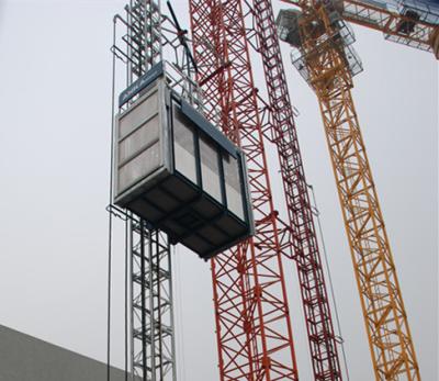 Cina Gru della costruzione di SC200/200TD 2000 chilogrammi di capacità di carico per la gente/materiale di trasporto in vendita
