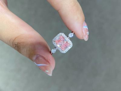 1.31ct 분홍색 실험실 제작 다이아몬드 반지 빛나는 모양 IGI 인증 18k 흰 금 반지