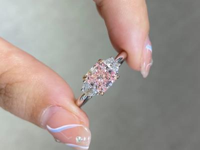 Chine Cushion Brilliant Cut VS Clarity Laboratory Created Fancy Pink Diamond With 18k White Gold Set Fashionable Ring à vendre